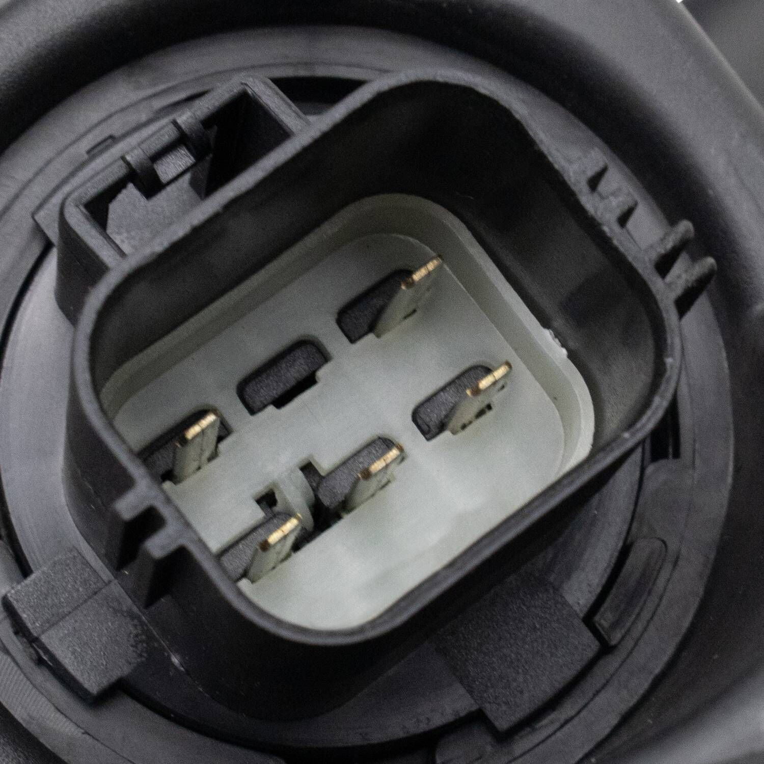 DIY Solutions® LHT10566 - Driver Side Replacement Headlight (Standard Line)