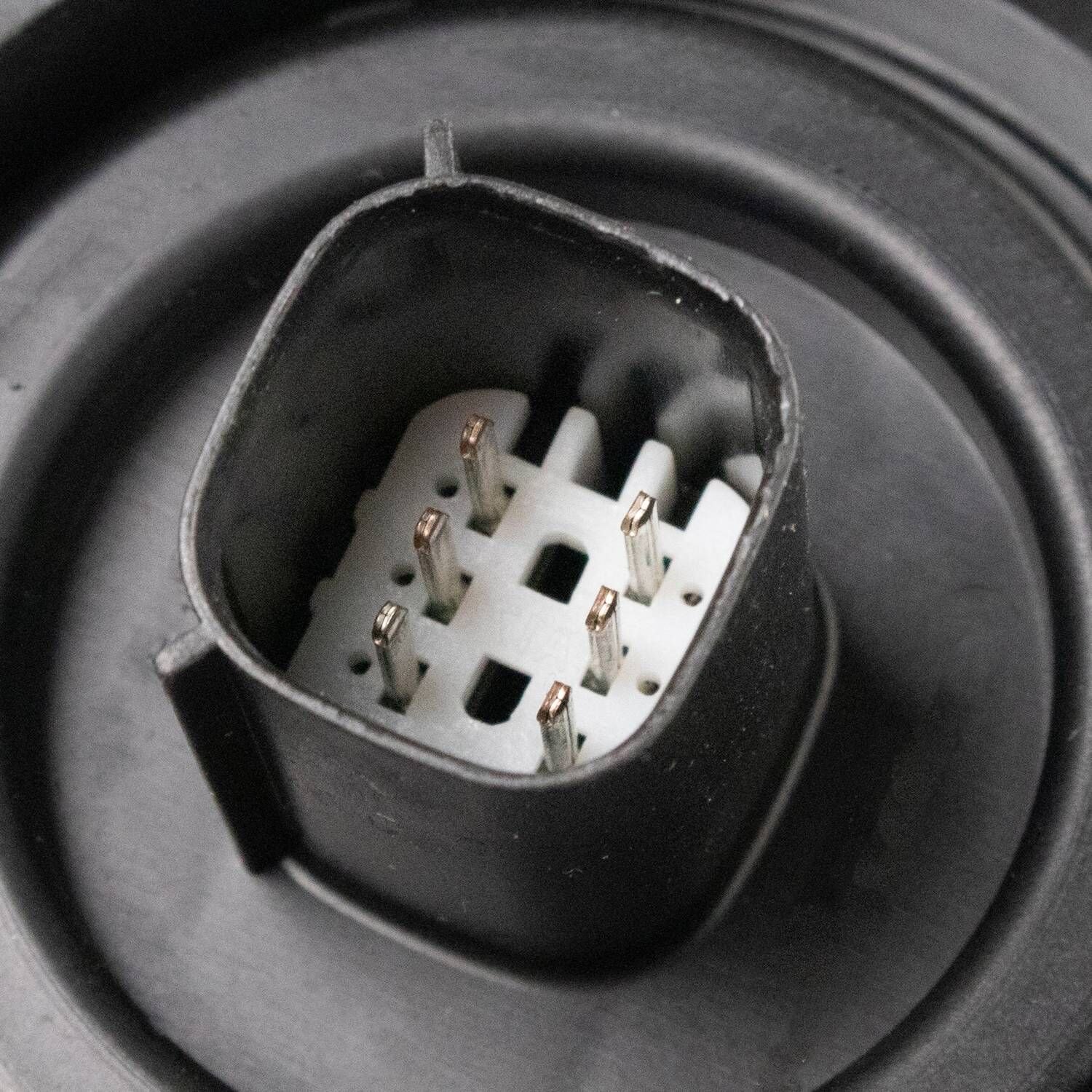 DIY Solutions® LHT10961 - Driver Side Replacement Headlight (Standard Line)