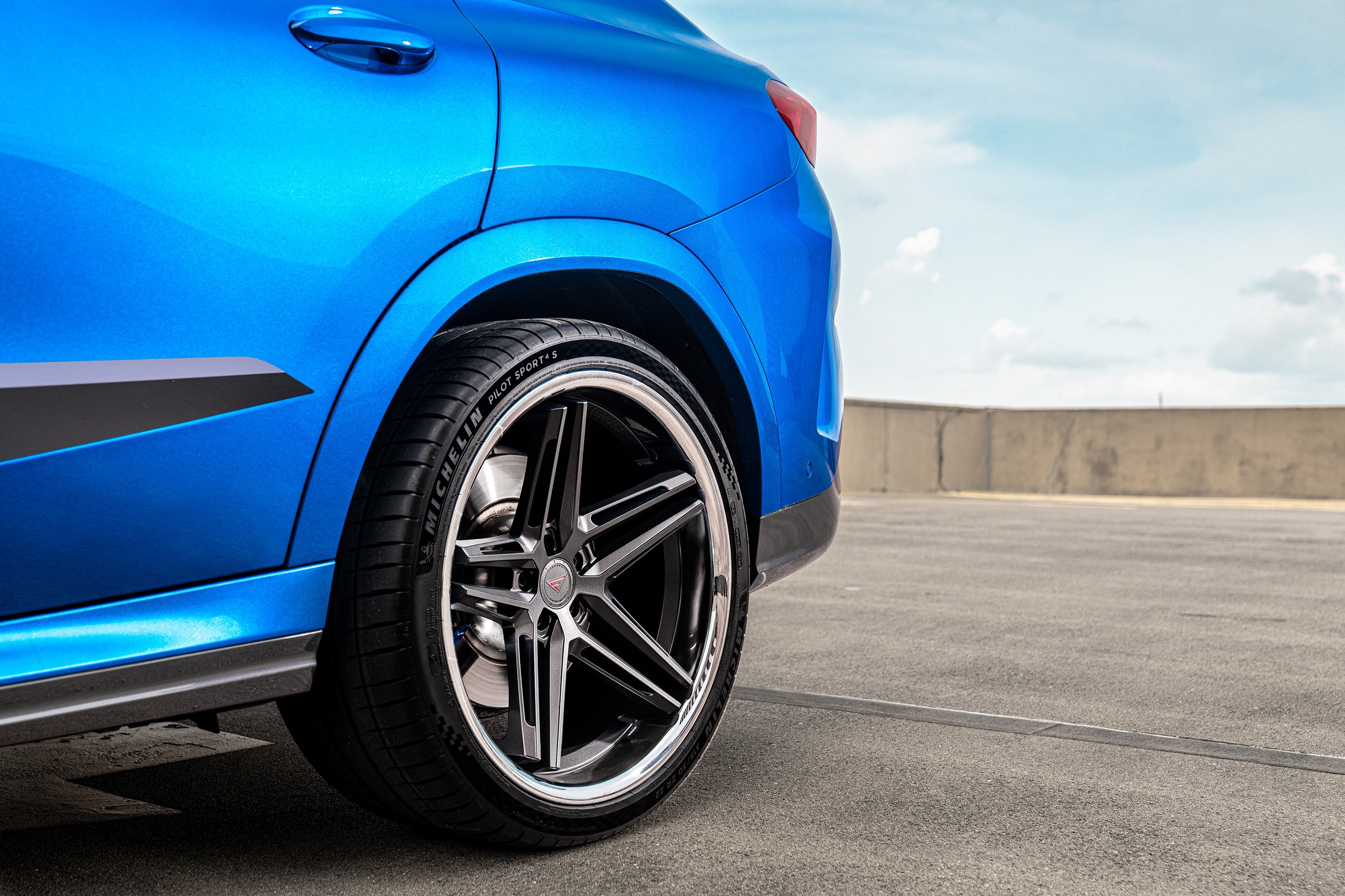 FERRADA® CM1 Wheels - Matte Graphite with Chrome Lip Rims