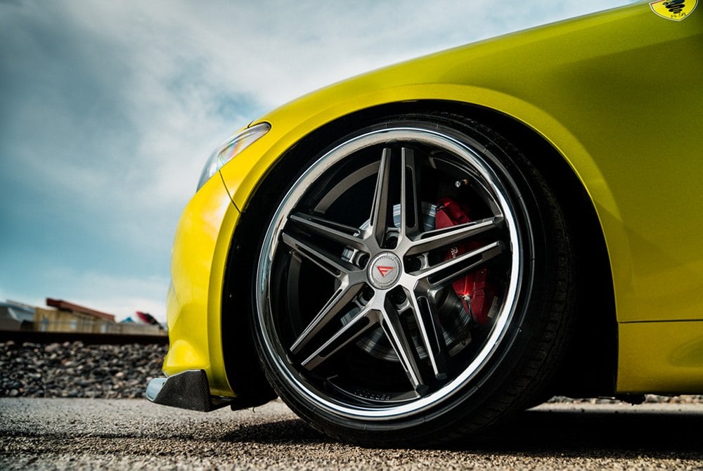 FERRADA® CM1 Wheels - Matte Graphite with Chrome Lip Rims