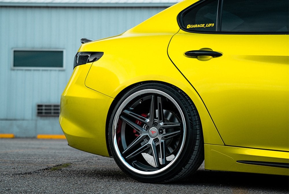 FERRADA® CM1 Wheels - Matte Graphite with Chrome Lip Rims