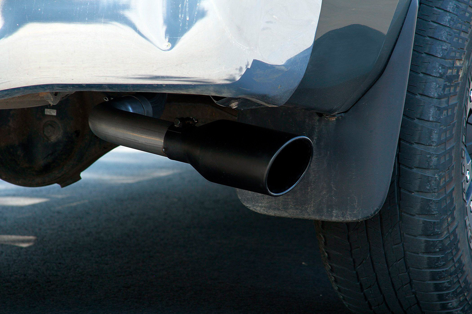 Flowmaster® 718106 - FlowFX™ 409 SS Cat-Back Exhaust System with Split ...