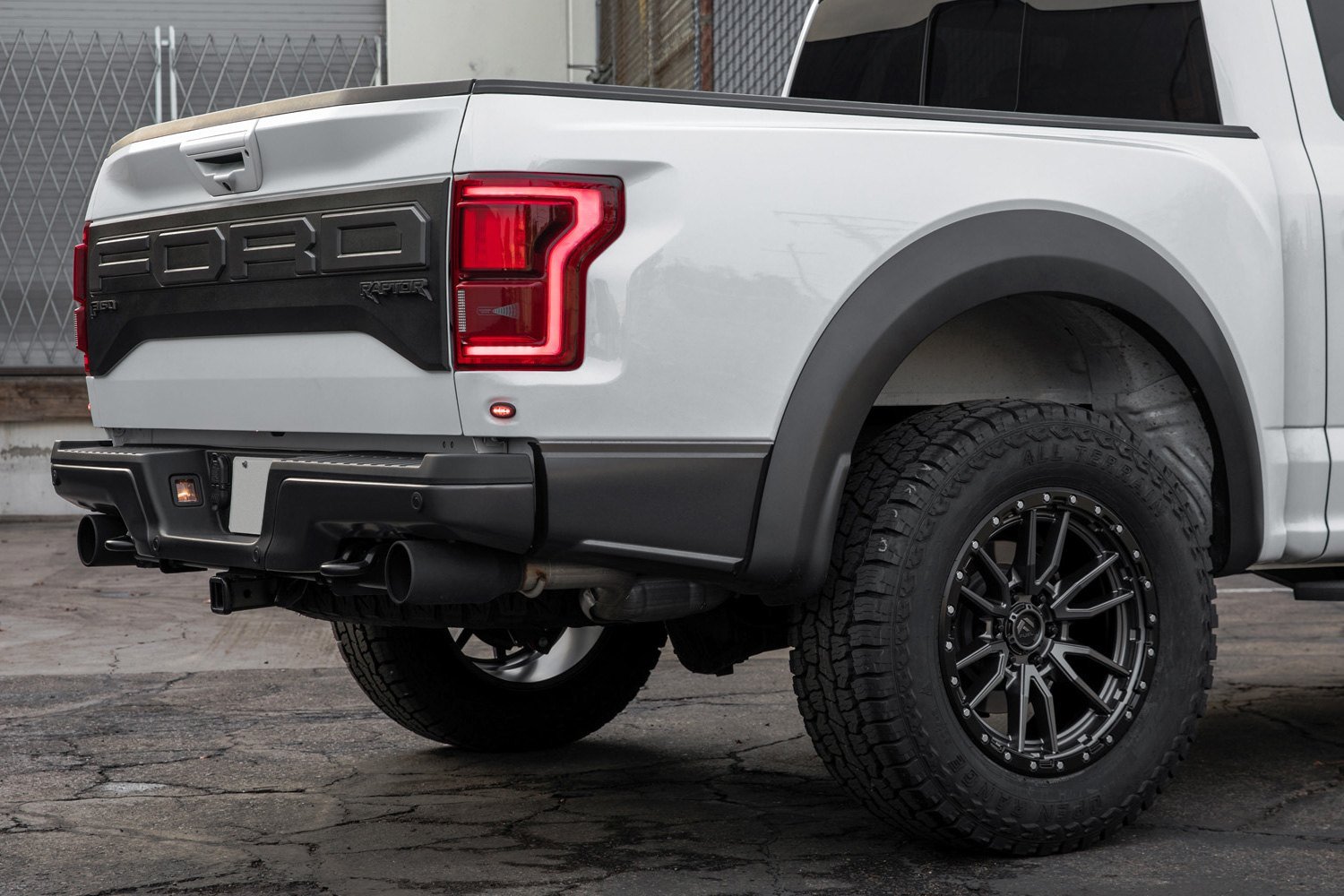 FUEL® D680 REBEL Wheels - Anthracite Center with Black Lip Rims