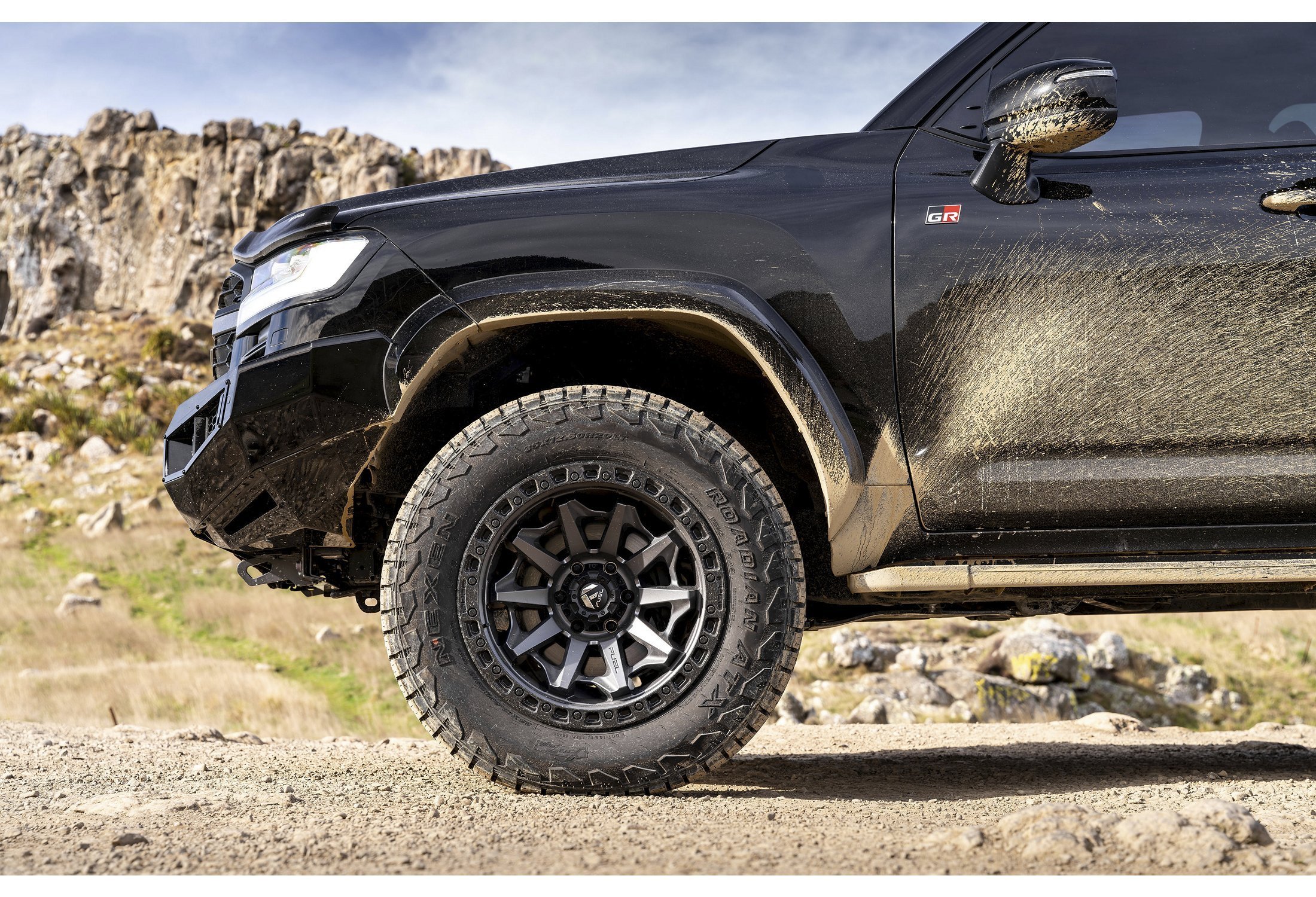 FUEL® D716 COVERT Wheels - Matte Anthracite Center with Black Ring Rims