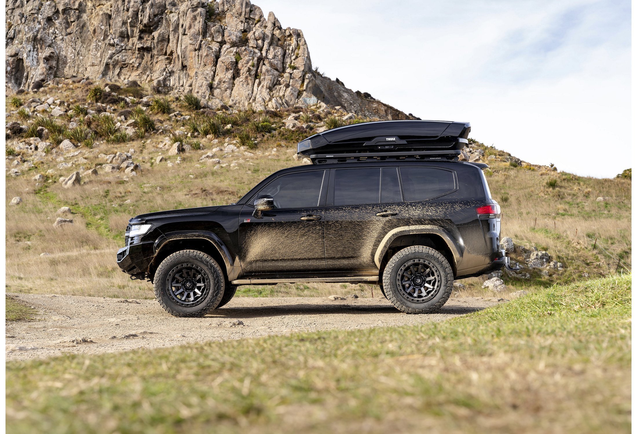 FUEL® D716 COVERT Wheels - Matte Anthracite Center with Black Ring Rims