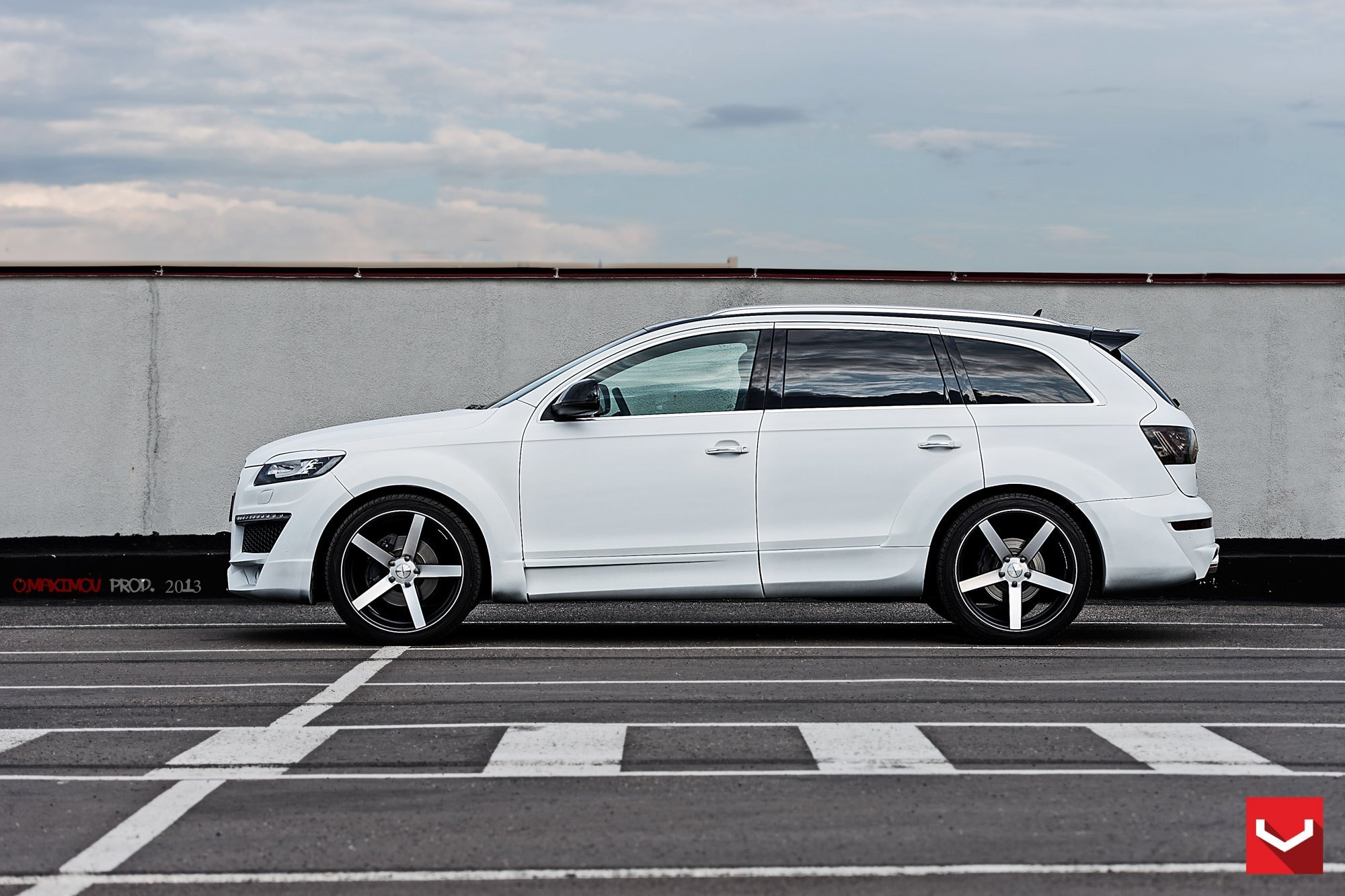 Classy Audi Q7 Received Custom Parts | CARiD.com Gallery