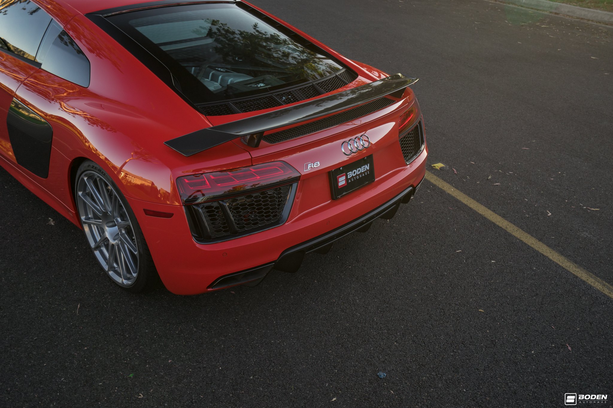 Incredibly Stylish Audi R8 Takes Advantage of Black Body Accents ...