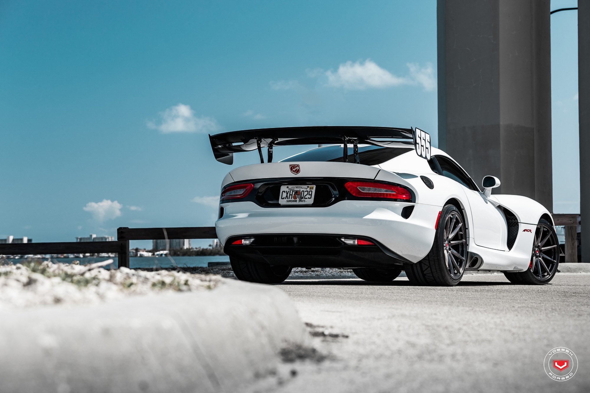 White Dodge Viper Becomes Even More Eye-Catching with Large Sport Wing ...