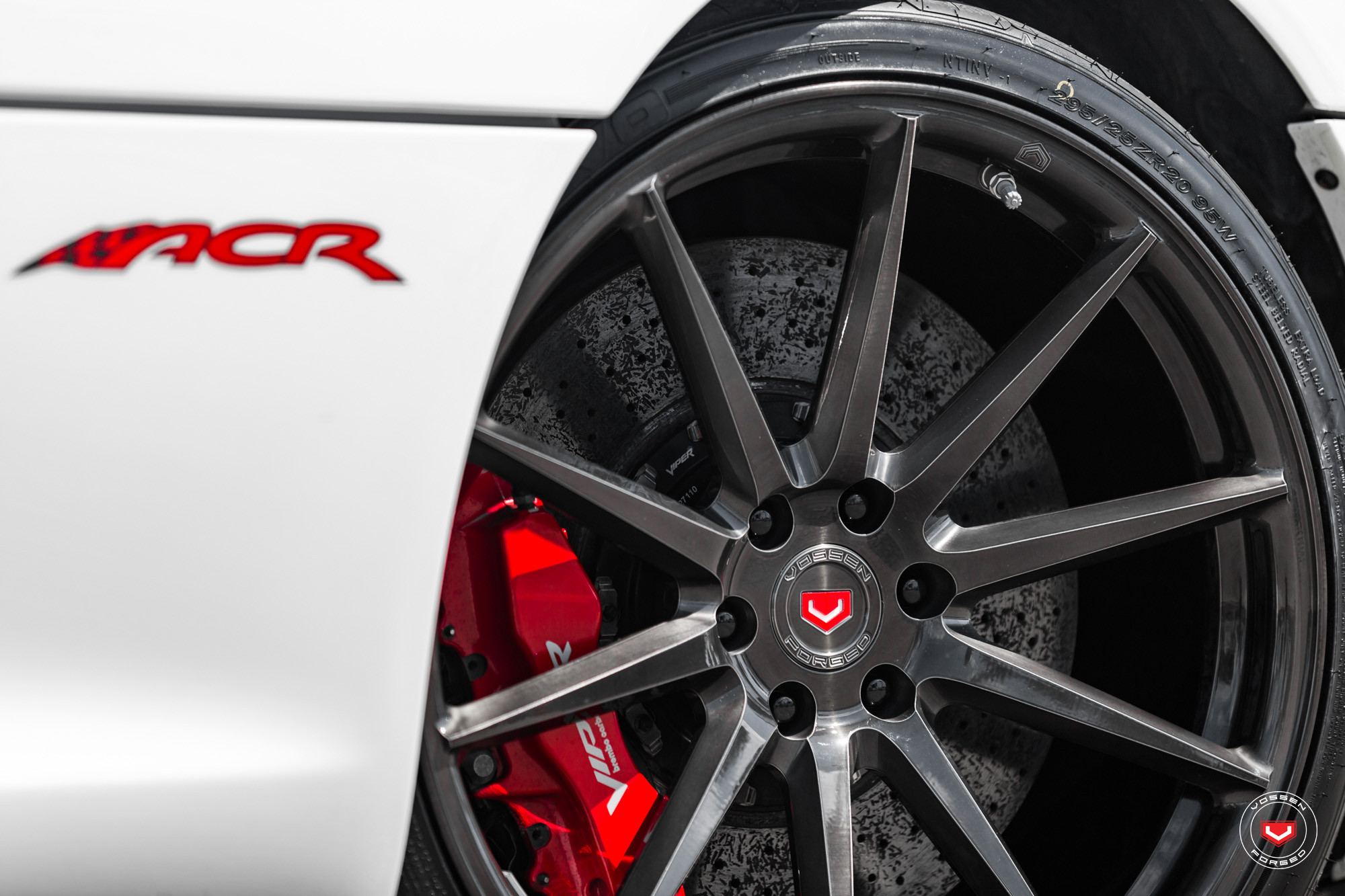 White Dodge Viper Becomes Even More Eye-Catching with Large Sport Wing ...