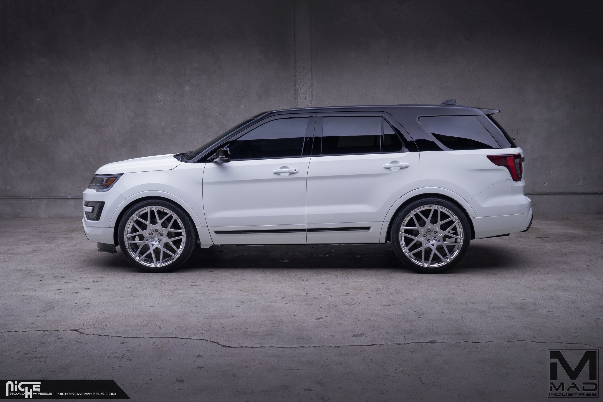 Black Top Ford Explorer on Niche Alpine-D Custom Wheels | CARiD.com Gallery