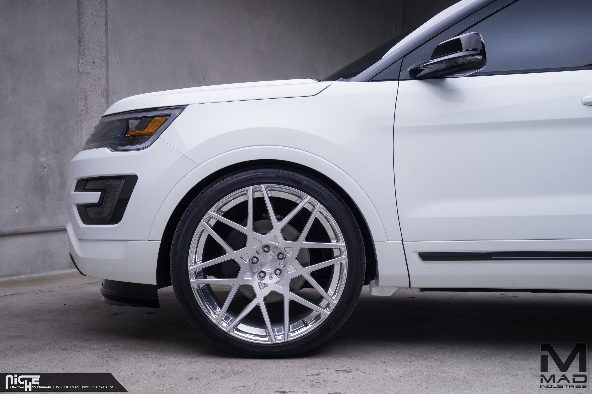 Black Top Ford Explorer on Niche Alpine-D Custom Wheels | CARiD.com Gallery