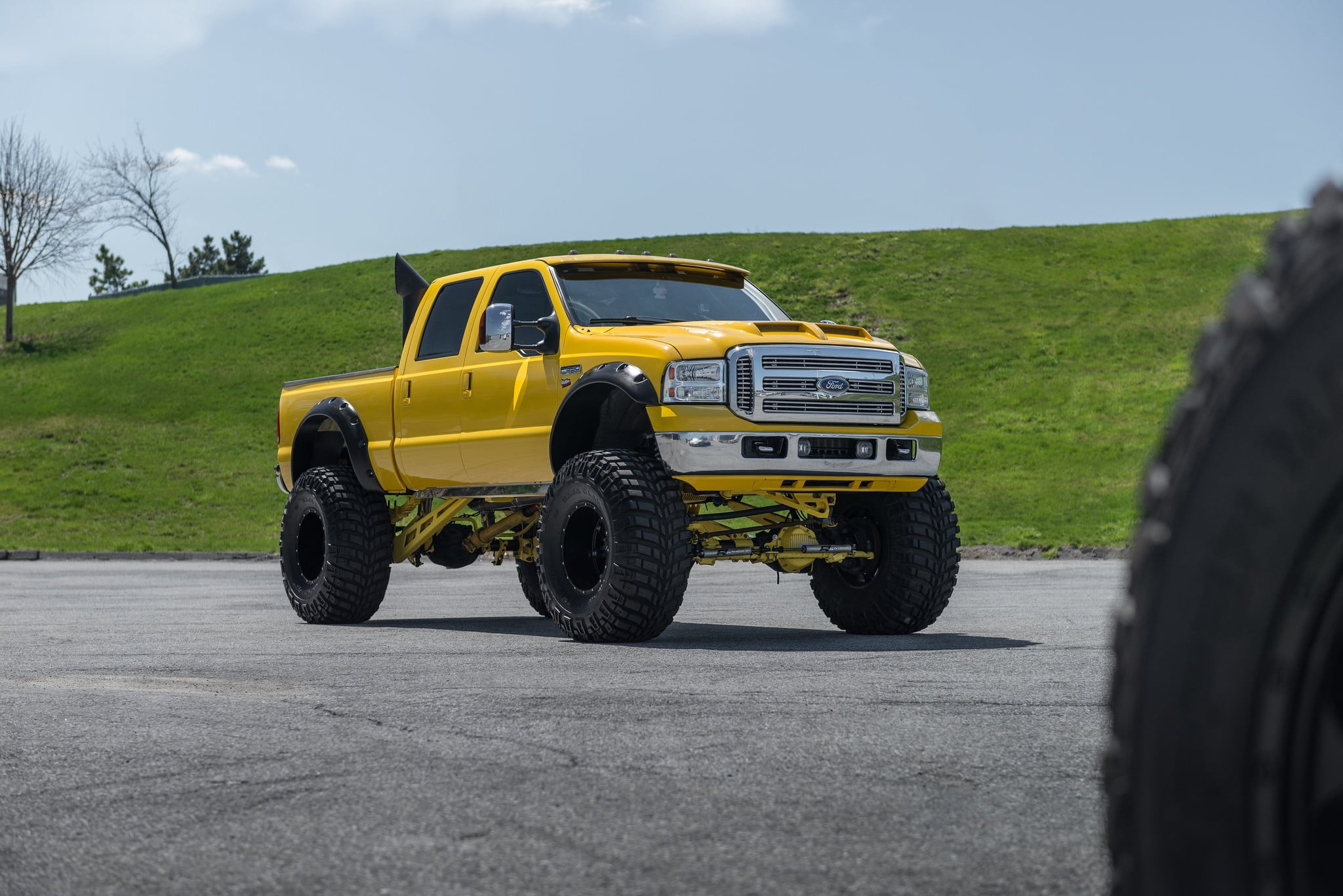 Insane Monster Truck - Yellow Ford F-250 Super Duty on Huge Wheels ...