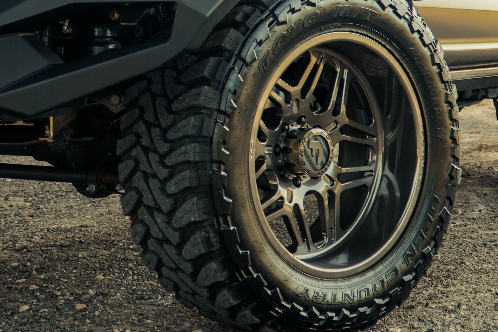 Fab Fours Grumper Turns F-250 Into an Ultimate Go-Anywhere Truck ...