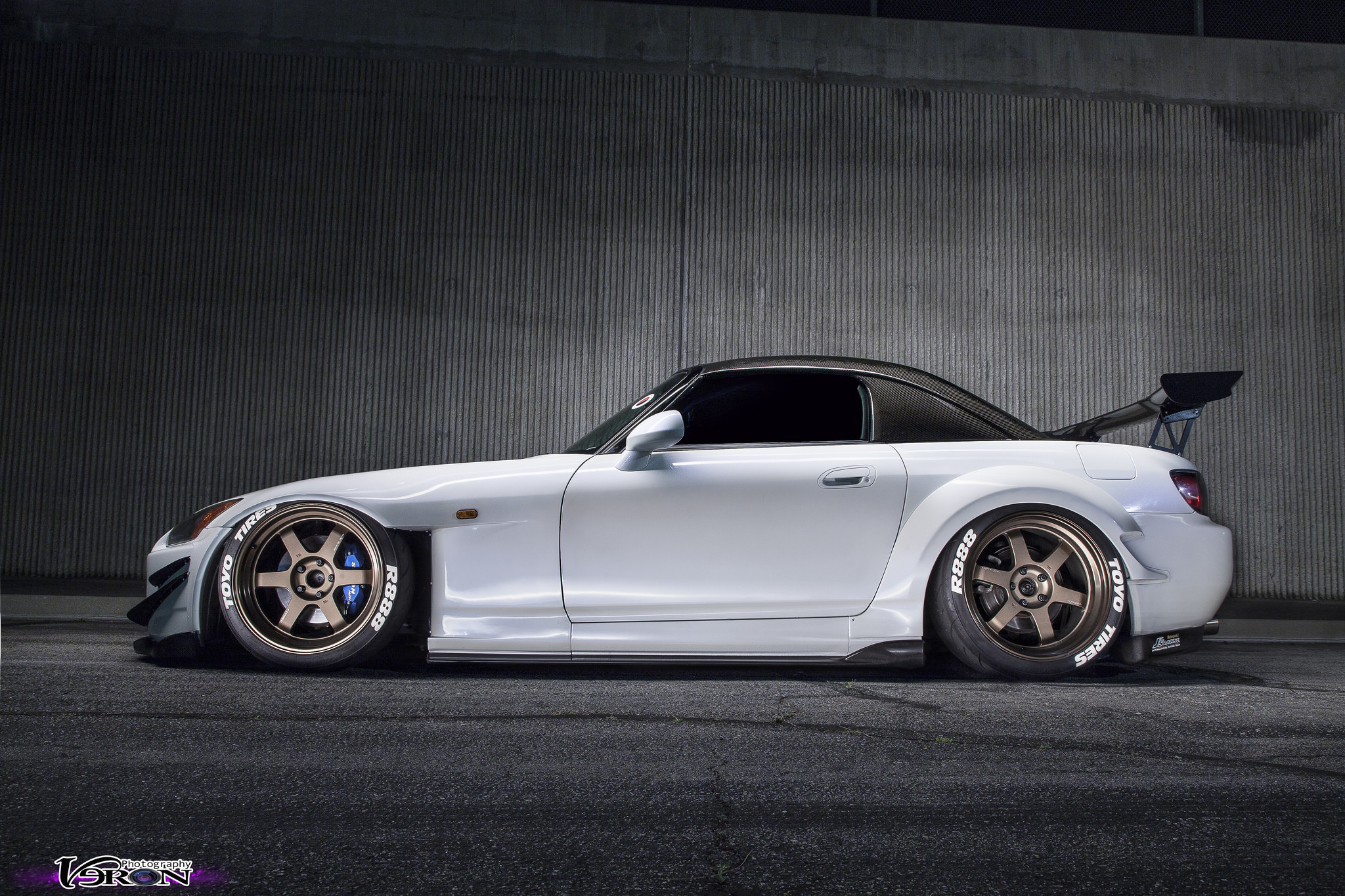 Cunning White Honda S2000 with Stylish Accessories | CARiD.com Gallery