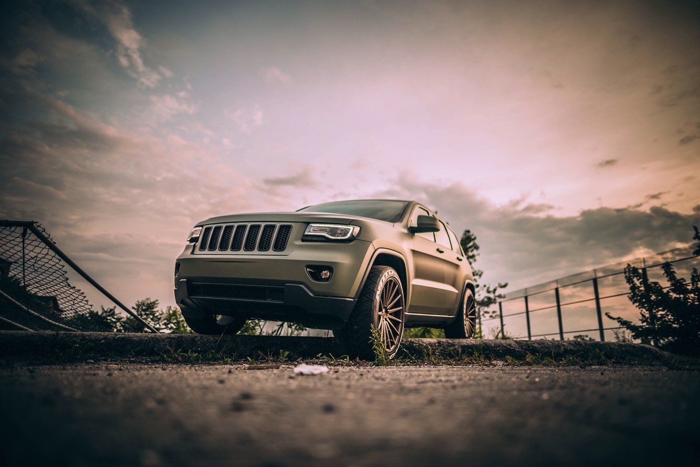 Jeep Awareness: Green Matte Jeep Grand Cherokee Wearing Bronze Rims ...