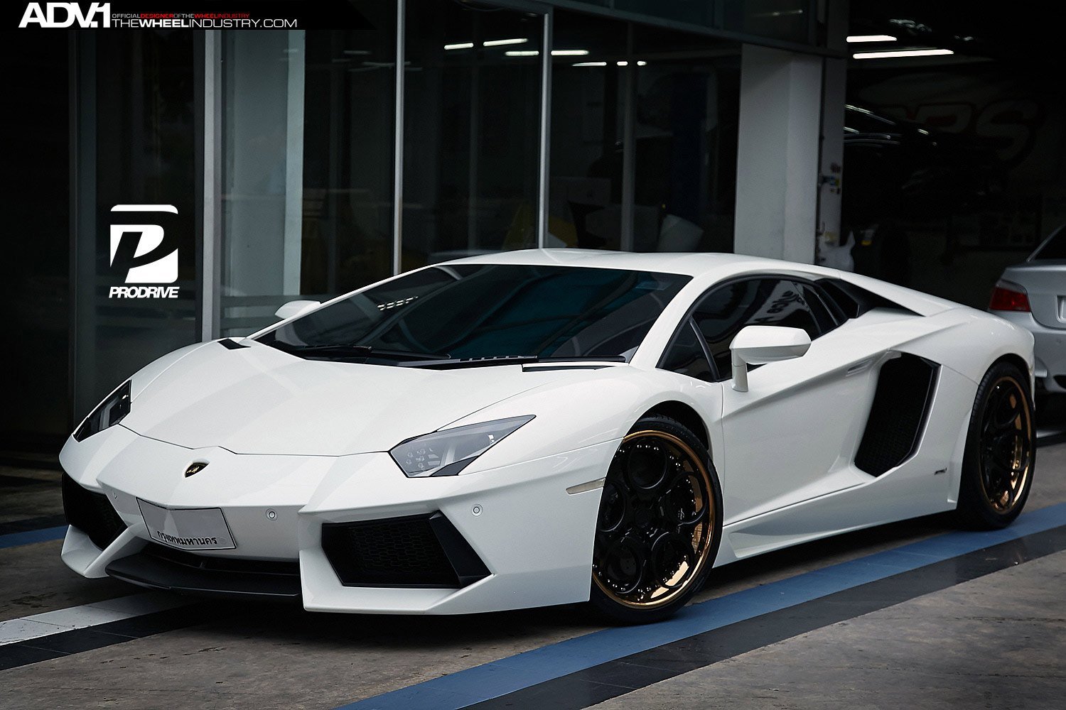 Custom Painted ADV1 Forged Multi-piece Rims on Gorgeous Aventador ...