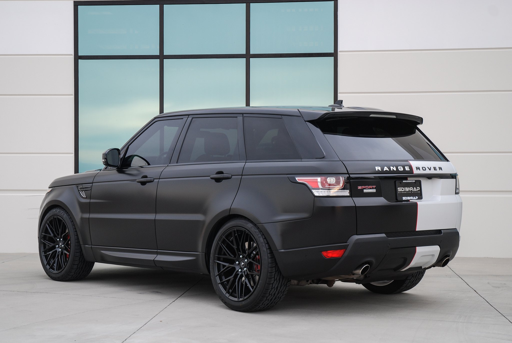 Nekbreaking Effect of Two- Tone Customized Range Rover Sport | CARiD ...