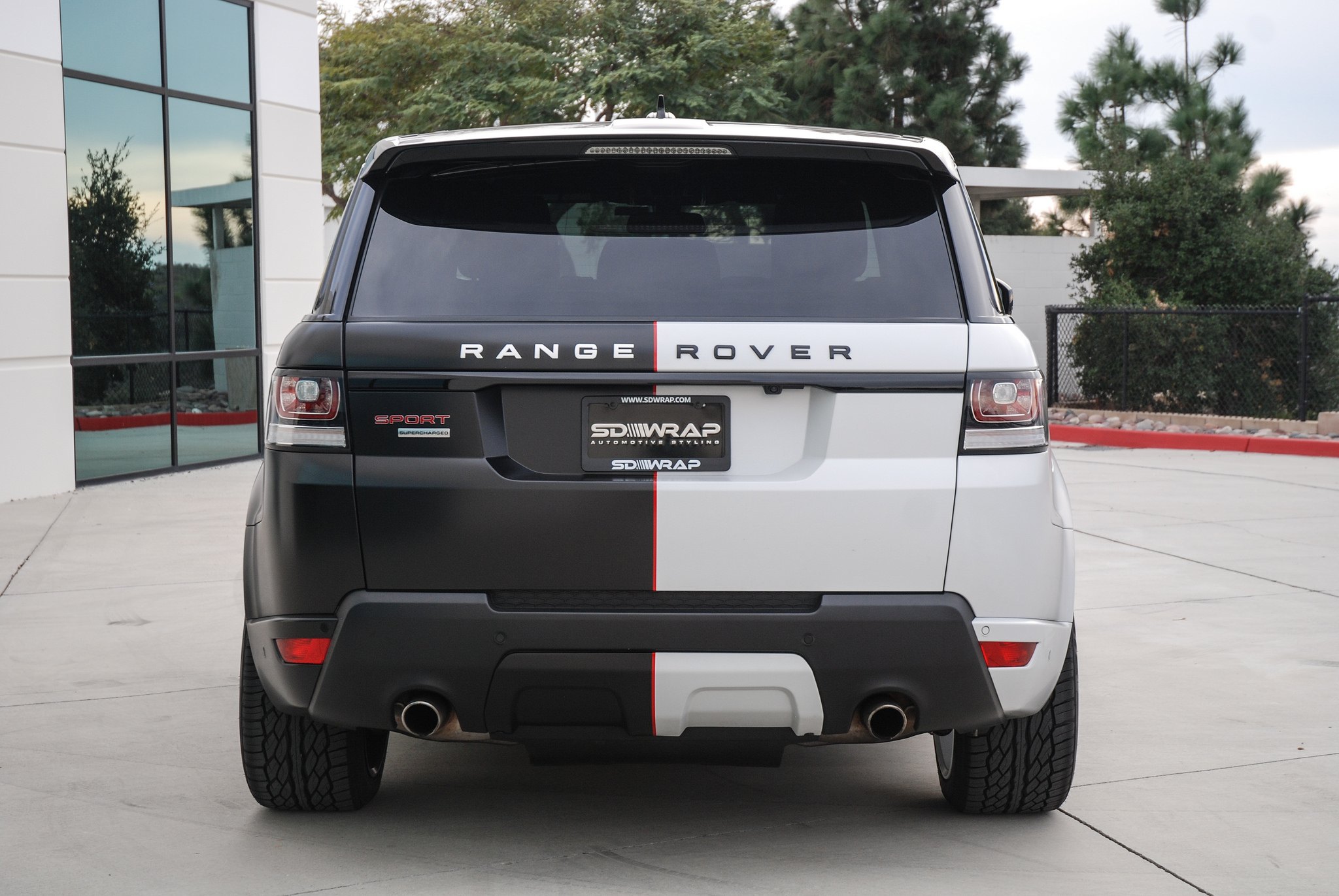 Nekbreaking Effect of Two- Tone Customized Range Rover Sport | CARiD ...