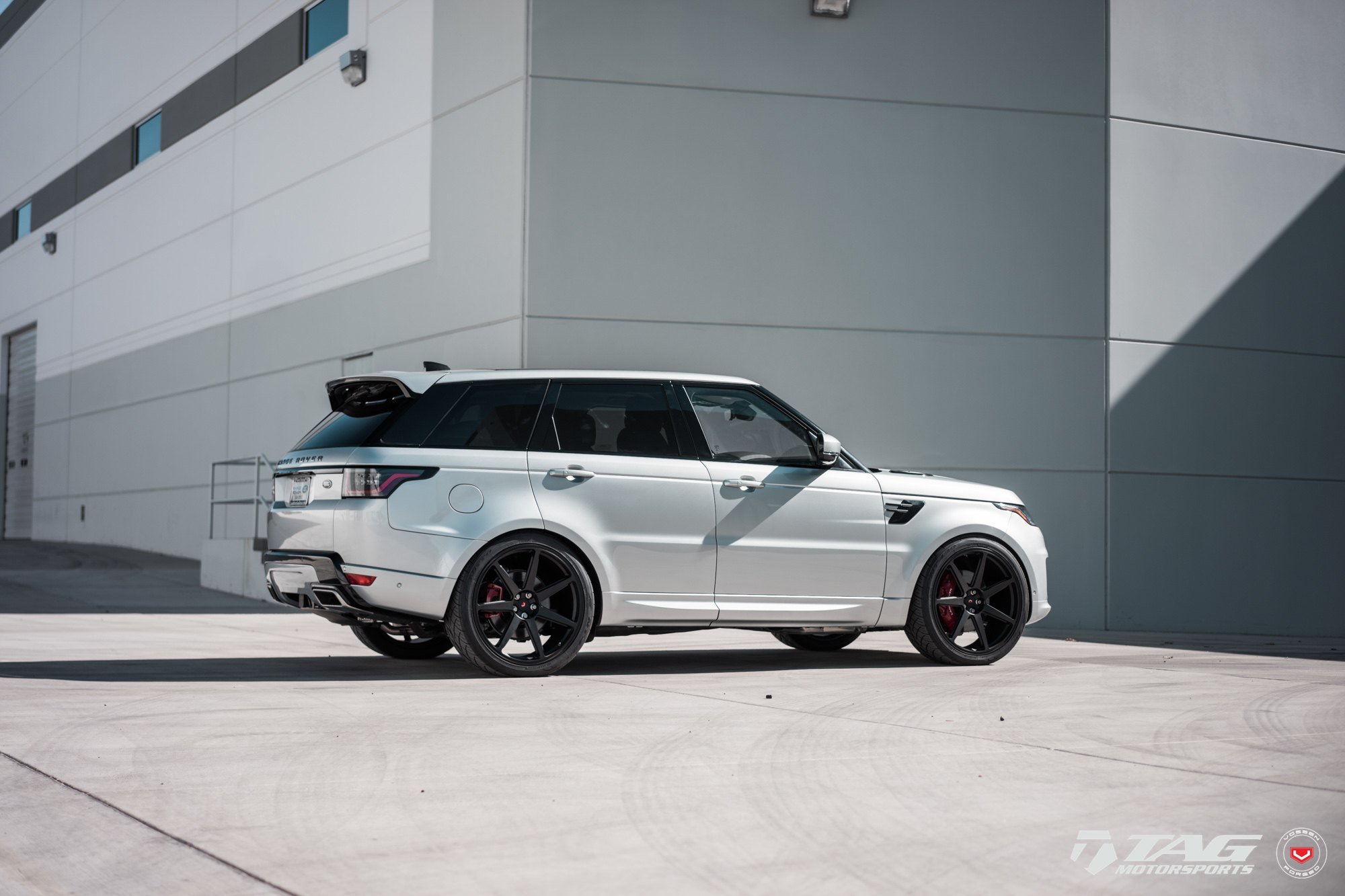 White Range Rover Sport with Stylish Blcked Out Accents | CARiD.com Gallery