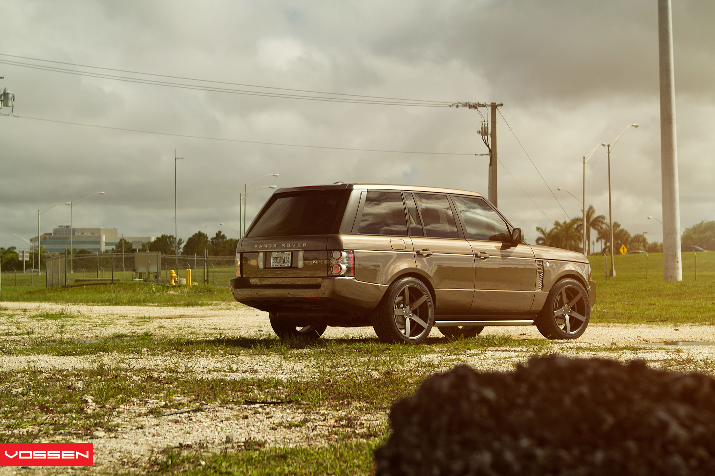 Bold Custom painted Range Rover With Aftermarket Wheels | CARiD.com Gallery