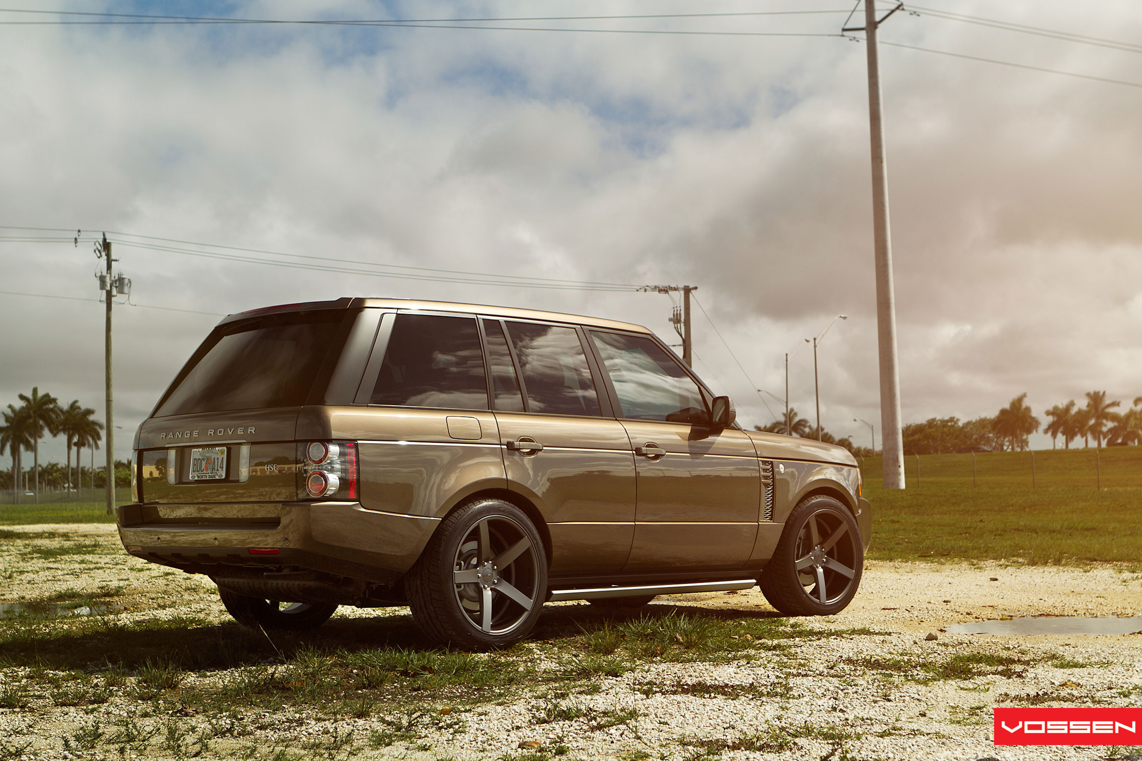 Bold Custom painted Range Rover With Aftermarket Wheels | CARiD.com Gallery