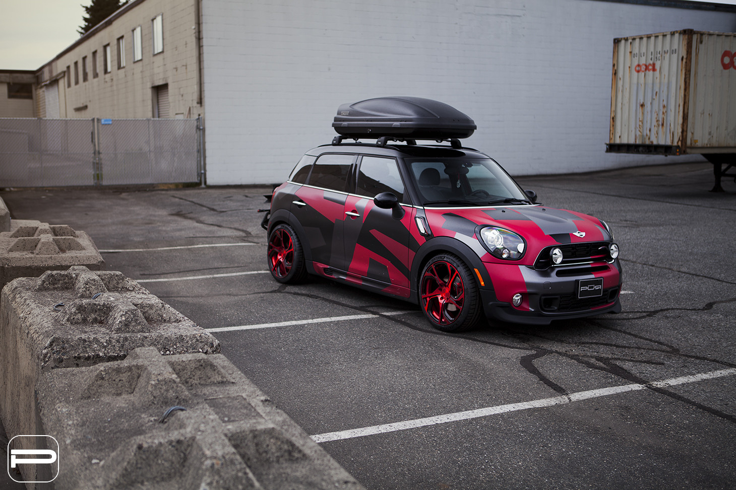 Truly Unique Custom Paint on Mini Countryman with Roof Rack that Grabs ...