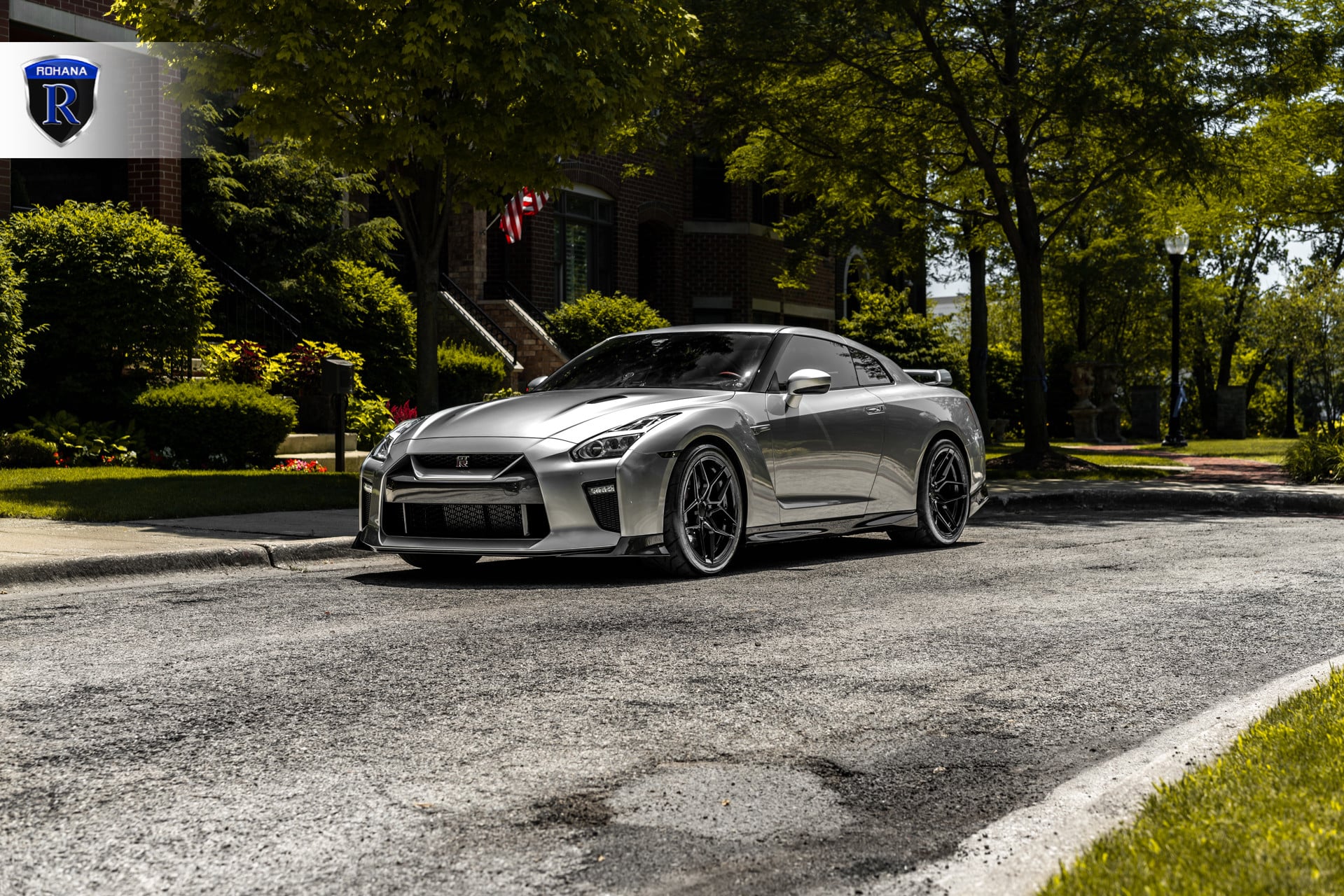 Clean Looking Nissan GT-R Outfitted with Custom Body Styling | CARiD ...