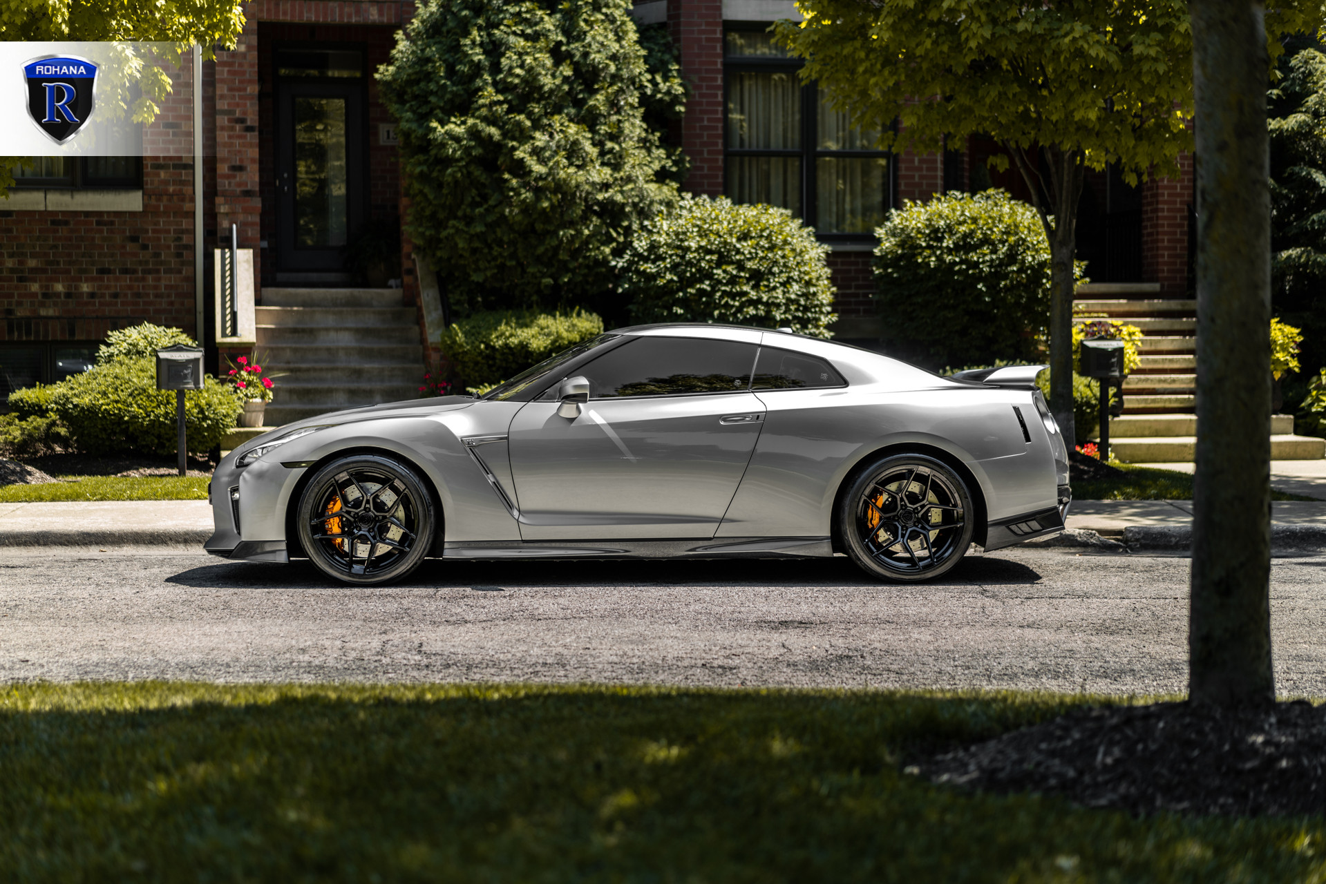 Clean Looking Nissan GT-R Outfitted with Custom Body Styling | CARiD ...