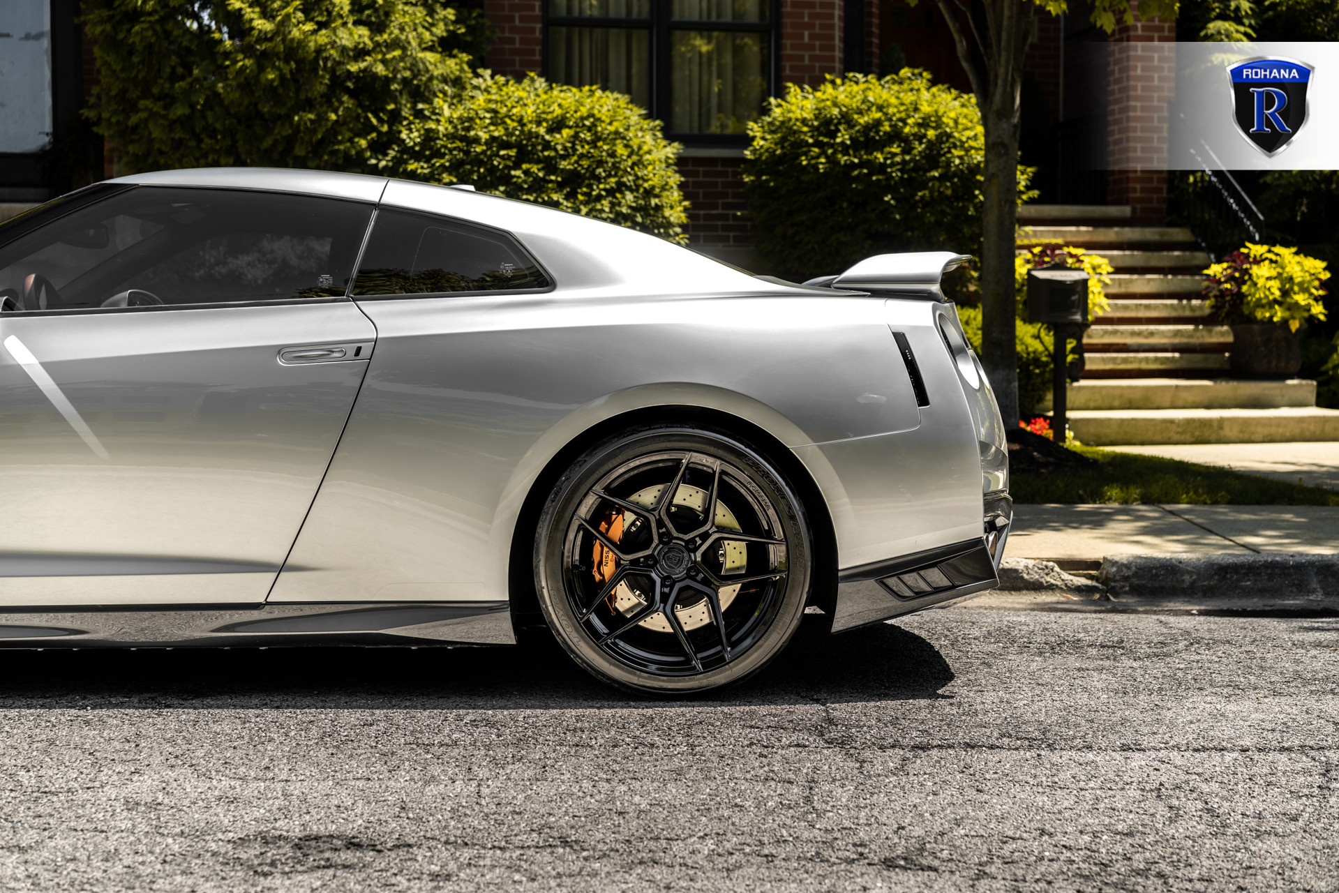Clean Looking Nissan GT-R Outfitted with Custom Body Styling | CARiD ...