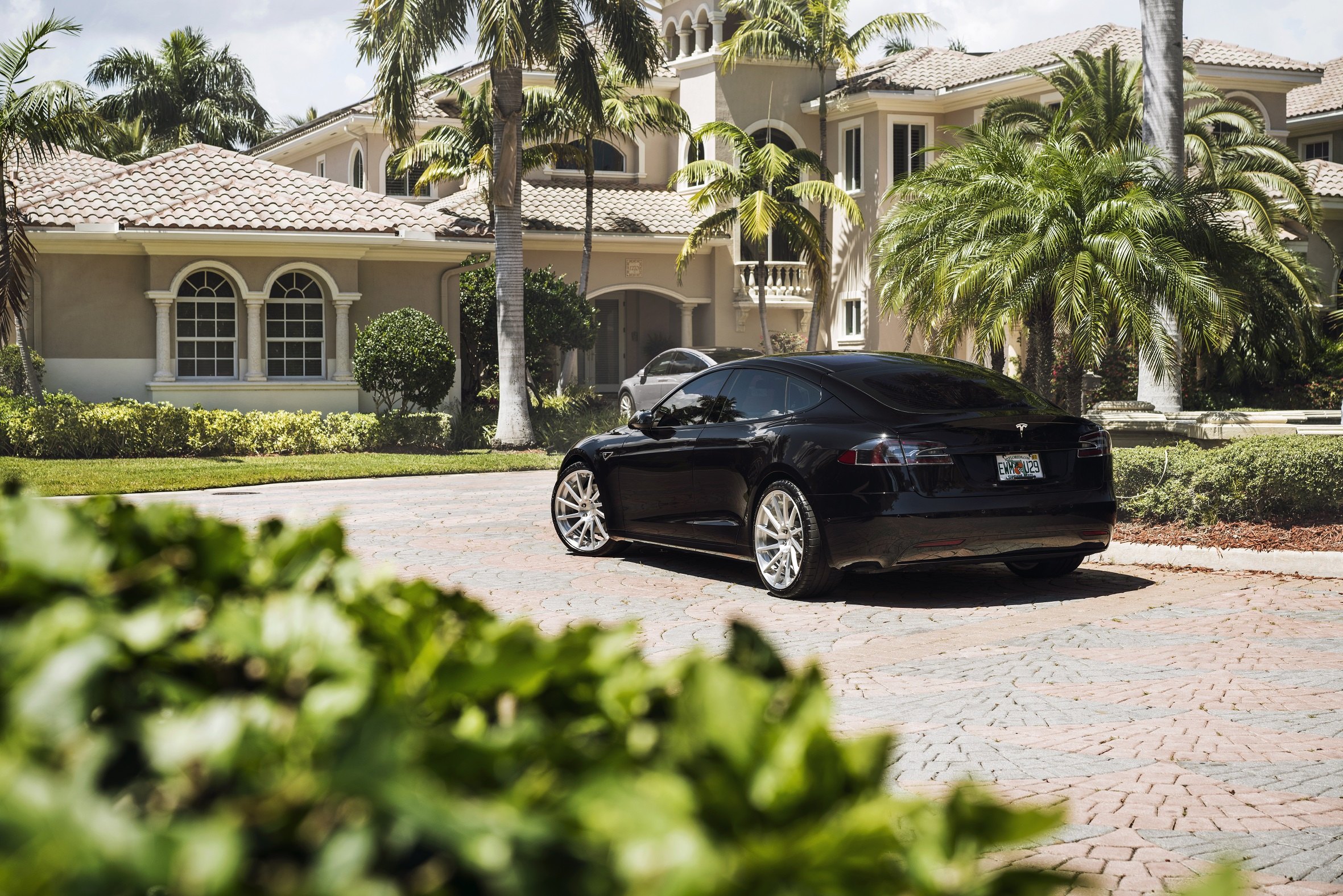 This is What Elegance Looks Like: Tesla Model S Fitted With Niche Rims ...