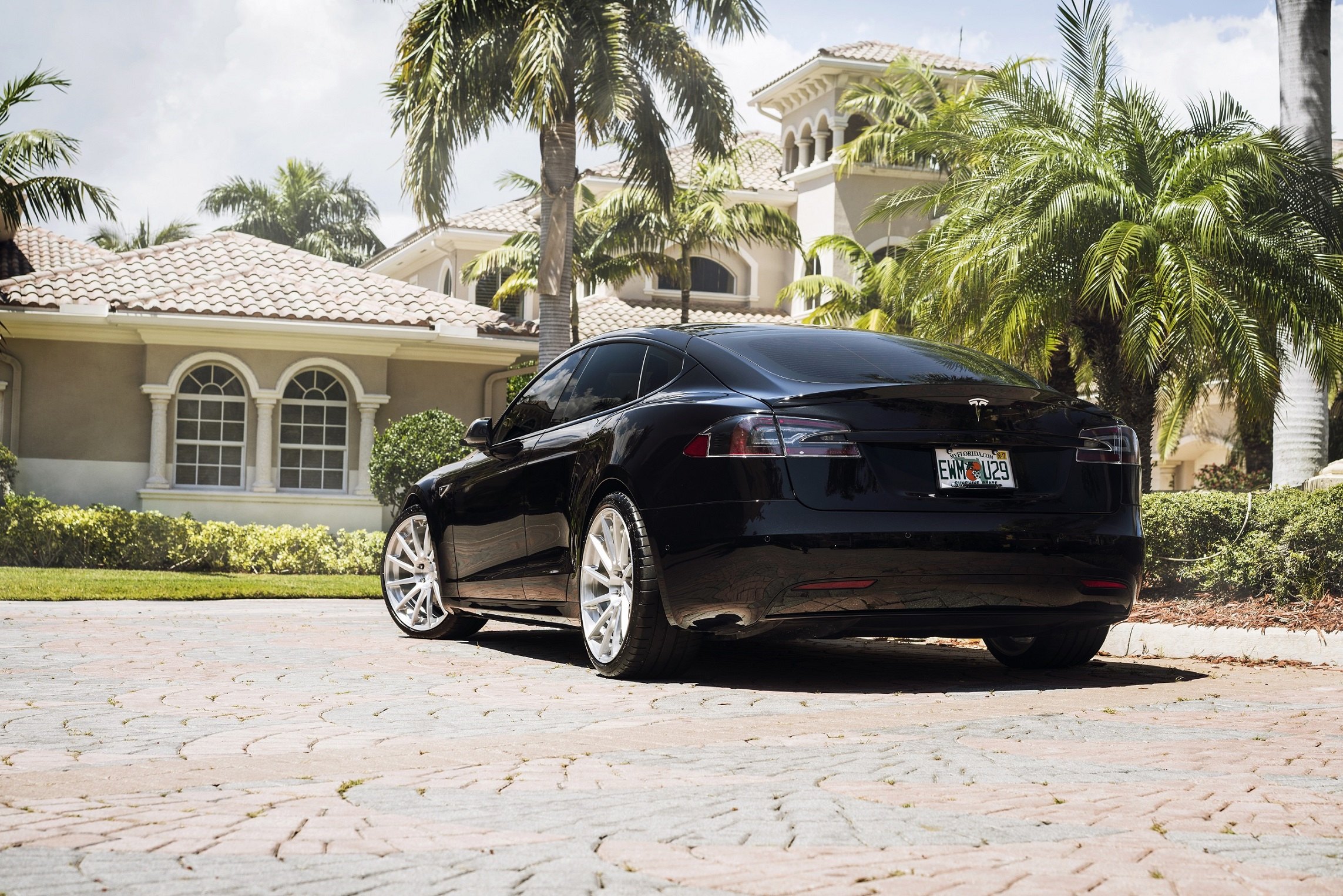 This is What Elegance Looks Like: Tesla Model S Fitted With Niche Rims ...