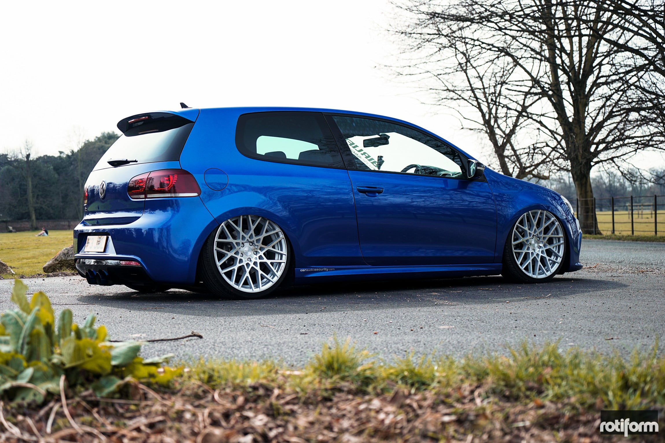 Extremely Low Ride Height of VW Golf R Fitted With Rotiform Rims ...