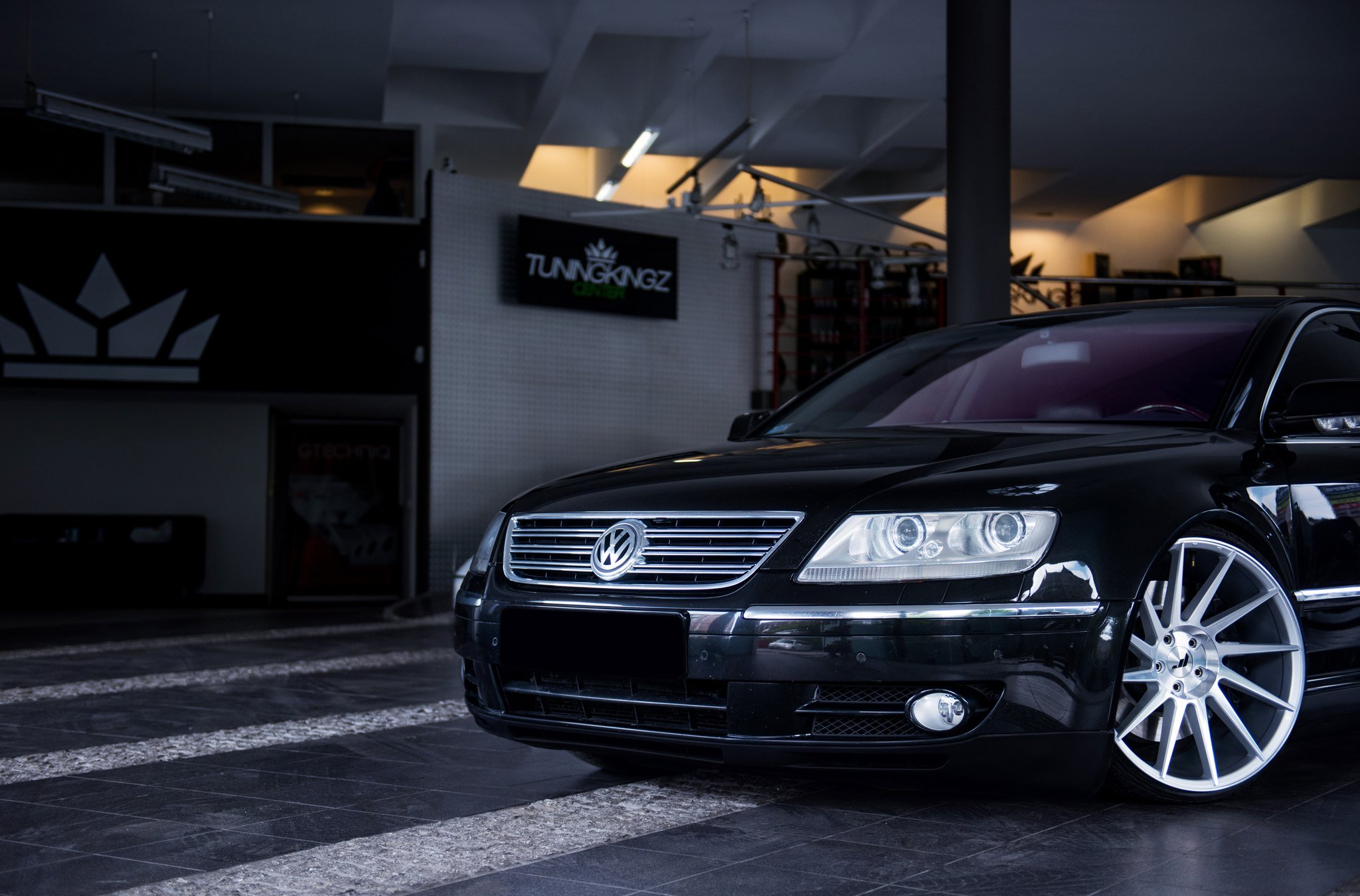 Tuning Kingz Put Their Hands on Black VW Phaeton | CARiD.com Gallery