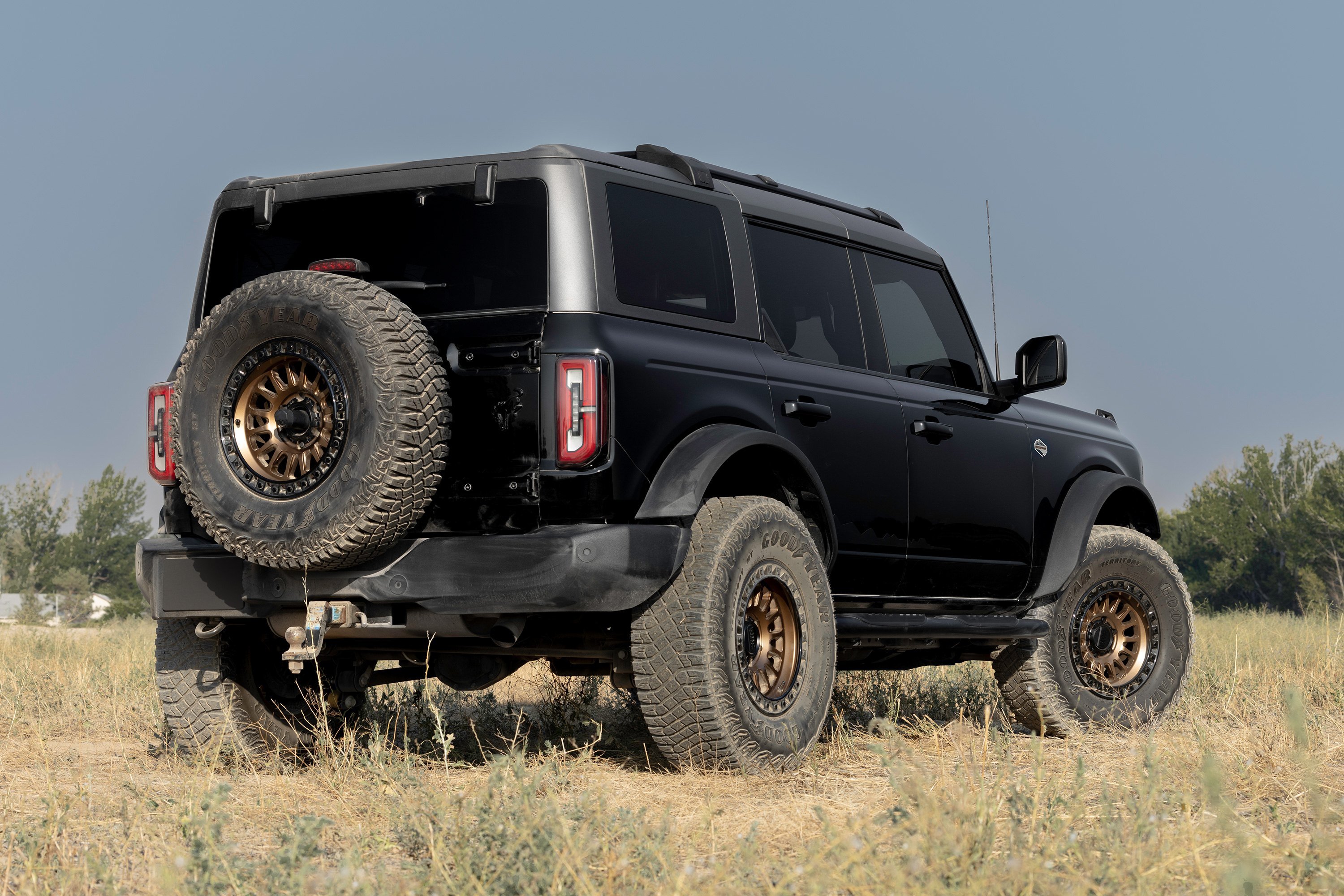 KMC® KM552 IMS Wheels - Matte Bronze with Gloss Black Lip Rims