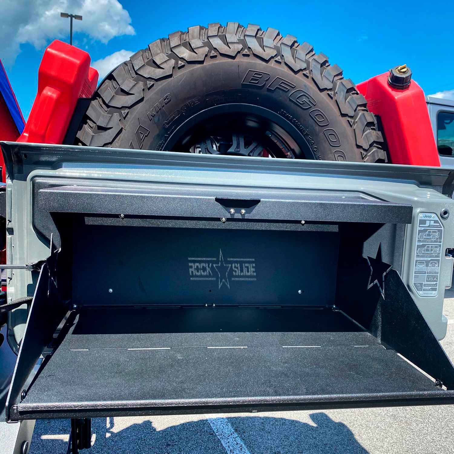 Rock Slide Engineering® - Textured Black Tailgate Table
