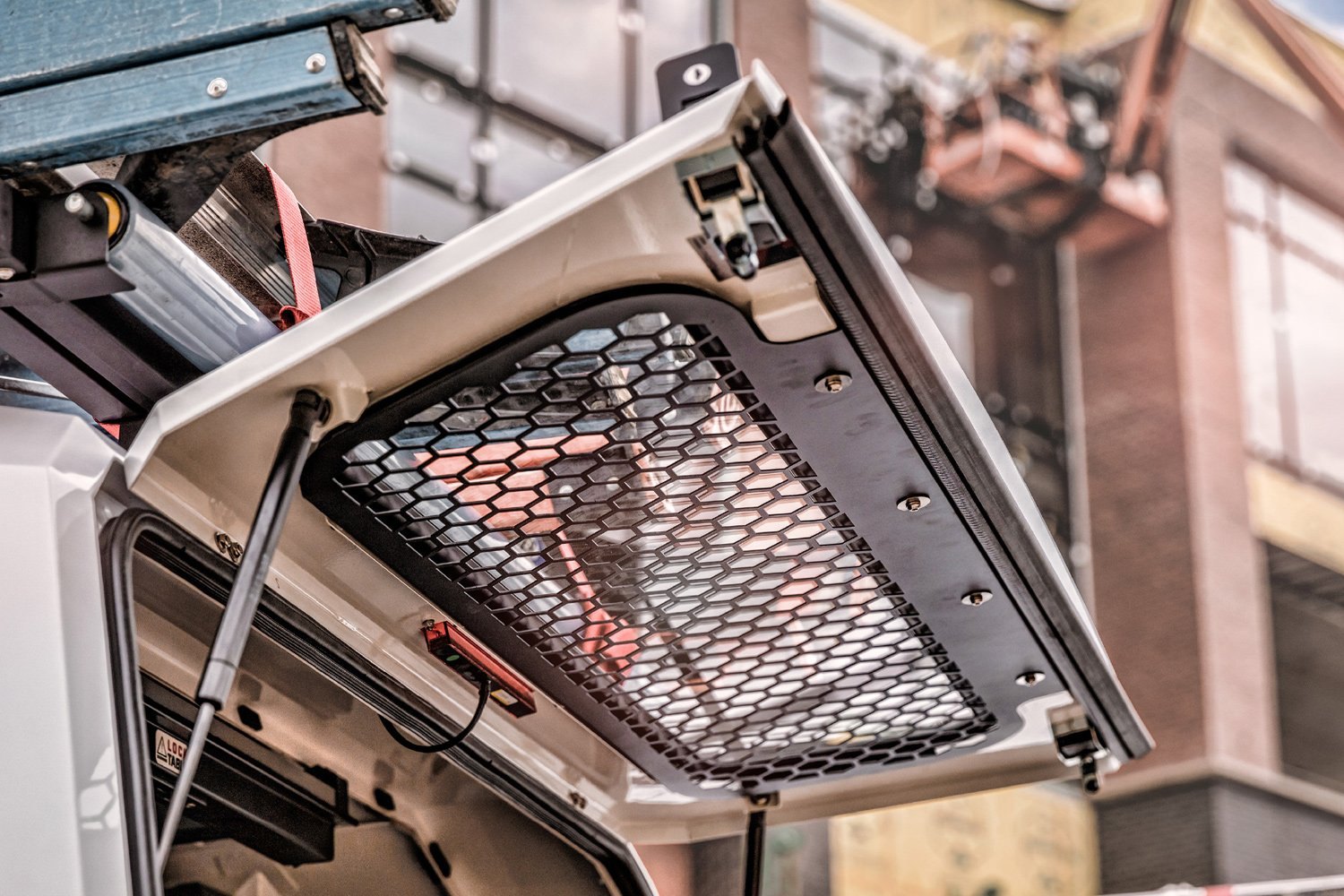 SmartCap® EC0300-WH-SPR - EVOc Commercial Series Truck Bed Cap Right ...